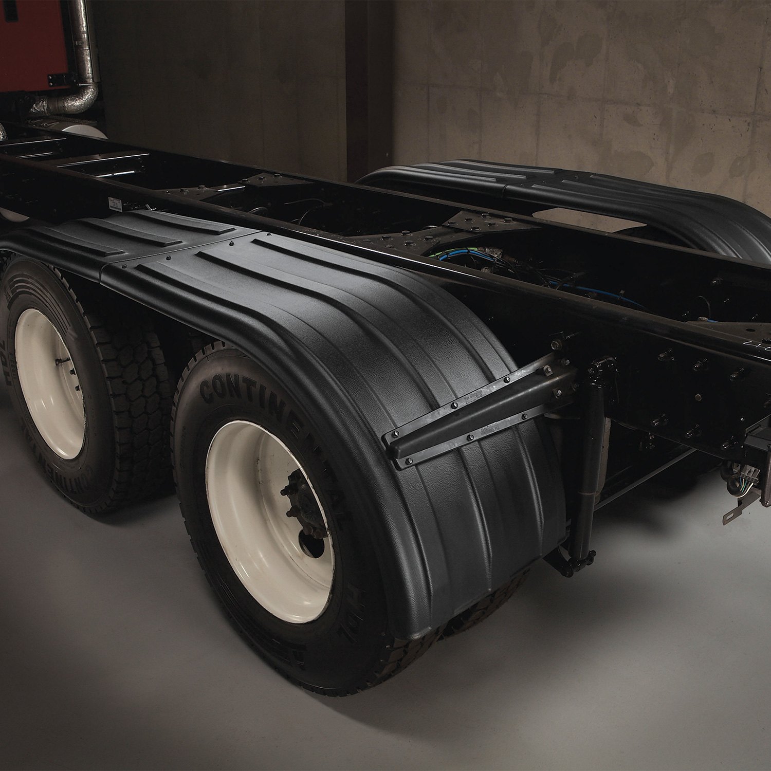 Minimizer® - Rear Tandem Axle Fenders - TRUCKiD.com